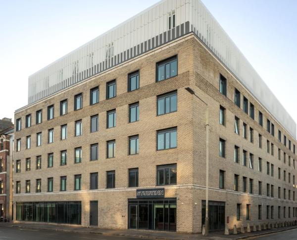 Reynard House In Leicester - Leicester