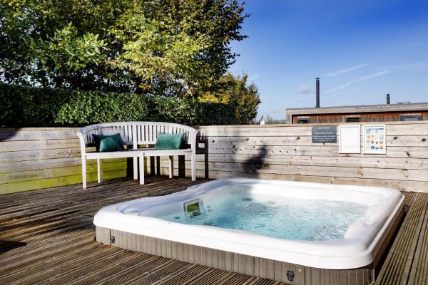 The Sleights, Strawberryfield Park - Hot Tub - Free Wifi & Parking - Pets Allowed 2 - Somerset