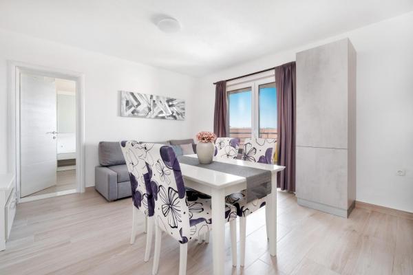 Apartments And Rooms Vuleta, Close To The Beach - Makarska