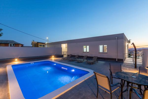 House With Private Pool M&m - Brač