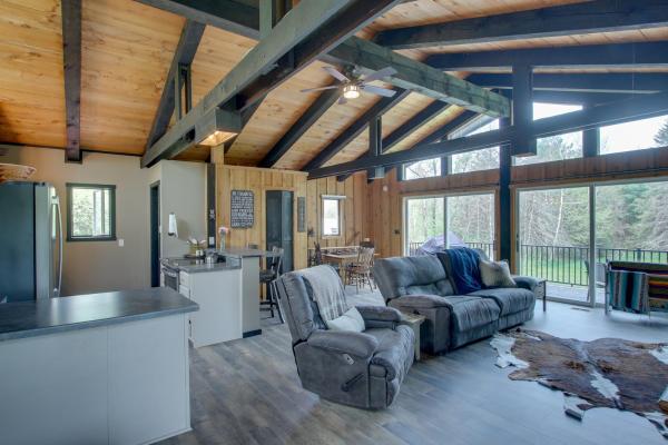Private Hot Tub Riverfront Escape In Shawano - Gresham, WI