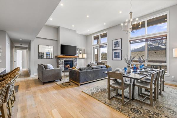 Brand New - Gorgeous Spring Creek Penthouse - Canmore