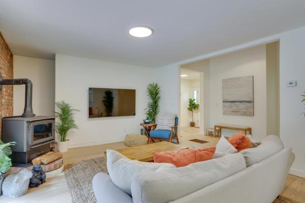 Charming Swan Lake Apartment With Deck! - Lake Superior State Park, Bethel