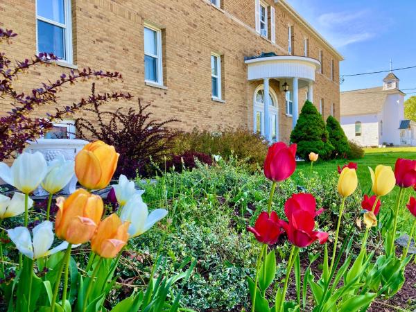 Garden Grove Retreat & Lodging Near Pictured Rocks, Fayette, Trails - United States