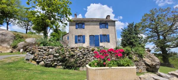 Gîte à La Tour De Peyrebrune - Salles-Curan