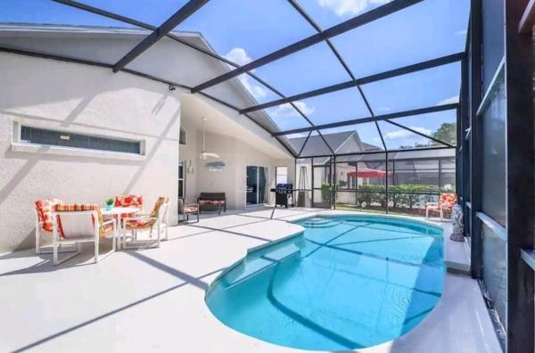 Relaxing, Private Family Home At Lake Berkley Resort, South Facing Pool, Near Disney, Seaworld - Kissimmee, FL