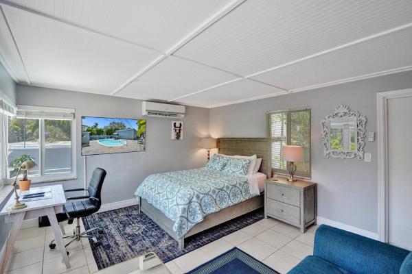 By Las Olas Bl, Pool, Parking, Remodeled & Central - Florida