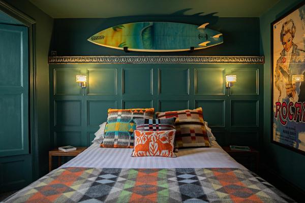 Paramount Apartments Ilfracombe, Arty Seaside Holiday Apartments - Ilfracombe