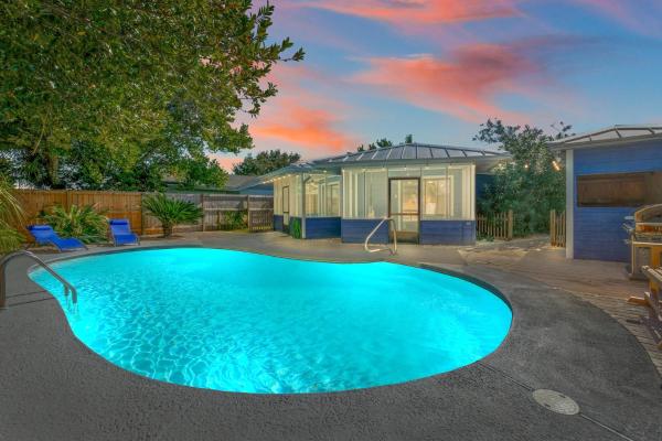 Blue Lagoon With Private Pool, Screened Porches Off Suites, 2 Blocks To Beach - Watersound, FL