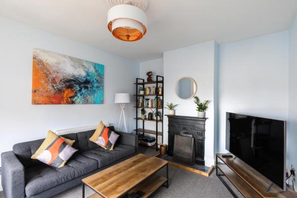 Eden Cottage - 9 Guests, Sea Views, Central Cowes, Ferry Deal - Fareham