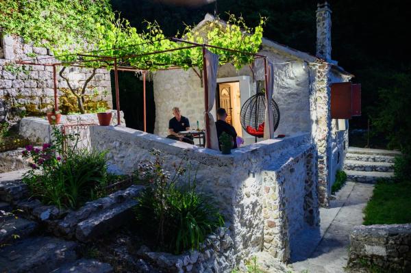 Centuries Old Ethno House ĐUrović - Montenegro