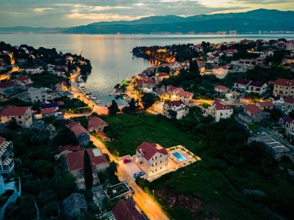 Villa Janie With A Pool For Up To 16 People - Omiš