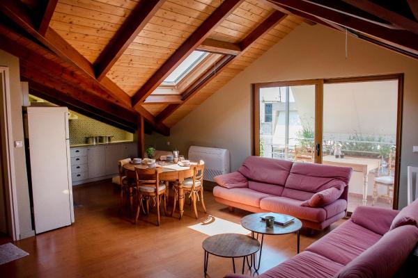 Country Style Attic In The Heart Of Preveza - Превеза