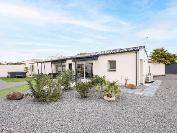 Villa T4 Climatisée Avec Jardin, Jacuzzi Et Free Wifi à 600 M De La Plage - Fr-1-423-234 - Le Grau d'Agde