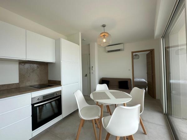 Superbe T2 En Dernier éTage - Antibes