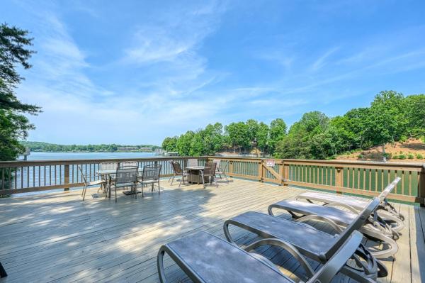 Emerald Cove - Moneta, VA