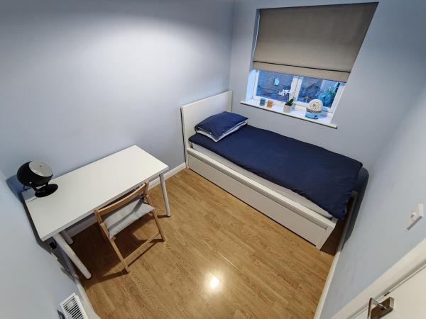 Joshua Court Single Room - Leek