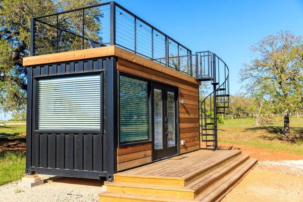 New Wilderness Hideout-cozy Container Home - Fredericksburg, TX