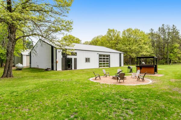 Moe's Vineyard - Barndominium - Wisconsin