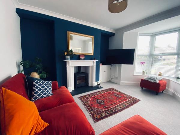 Beautiful 2 Bed End Terrace Victorian Town House - Pool