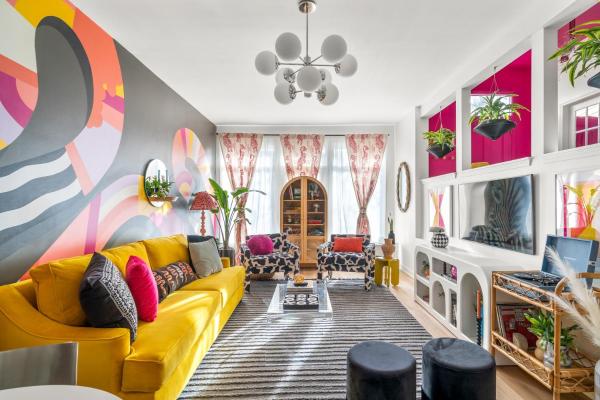 Insta Worthy Home! *Sleeps 8* - Walker's Point! - Milwaukee, WI