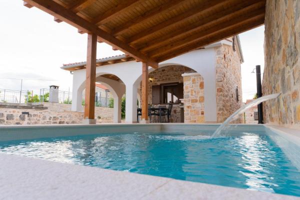 Holiday Home Rakova - Maslinica