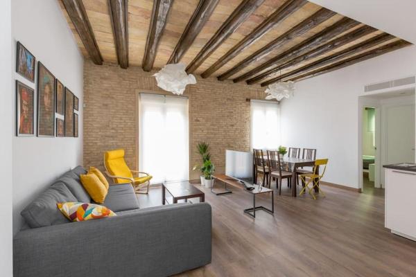 Sb1 - 2 Bedroom Apartment In Historic Center - Zaragoza