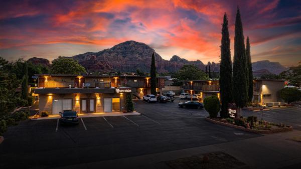 Premium Single Queen View In Boutique Sedona Motel - Sedona, AZ