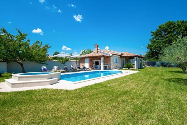Charming Villa With Pool And Jacuzzi - By Istrabook - Banjole
