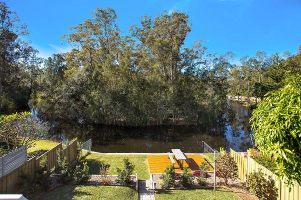 Renovated Coastal Getaway With Water Views - Patonga