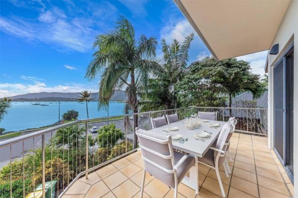 Whitsunday Beachfront Apartment On Broadwater - Airlie Beach