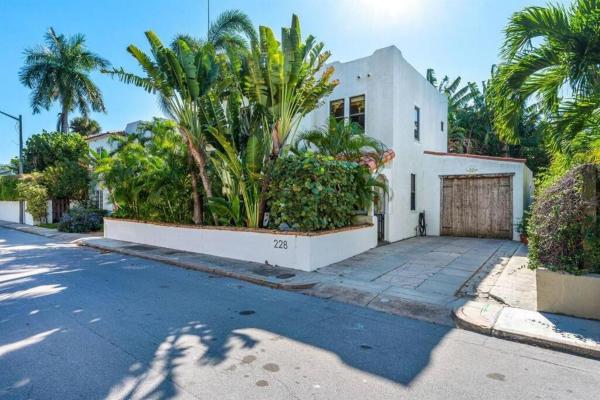Stylish Historic Spanish Retreat Close To Beach! - Palm Beach, FL