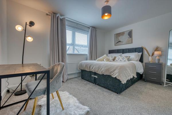 Spacious 4 Br House W/parking - Birmingham