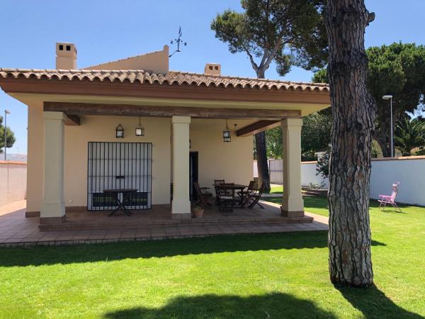 Moderno Y Amplio Chalet, Con Piscina Privada - Cádiz