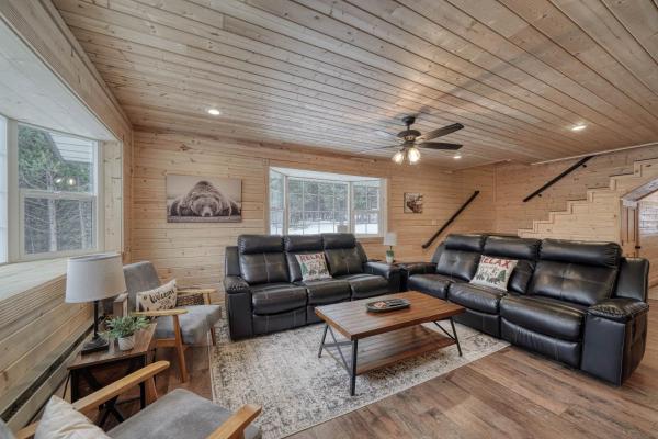 Pinewood Peak By Kabino Hot Tub Garage Smart Tvs Firepit Wifi - Island Park, ID