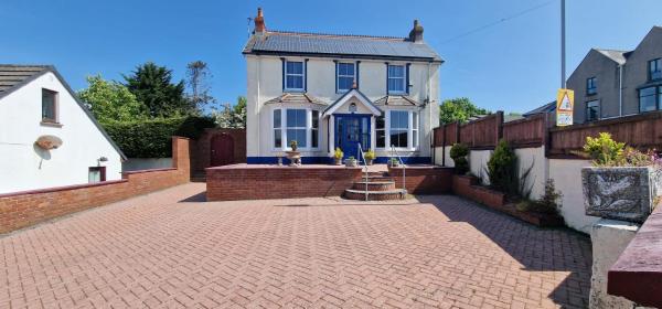 Lamack Vale House, Tenby, 5 Bedrooms With Private Heated Indoor Swimming Pool & Parking - 