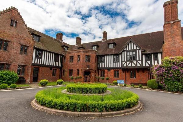 Hogarths Stone Manor - Bromsgrove