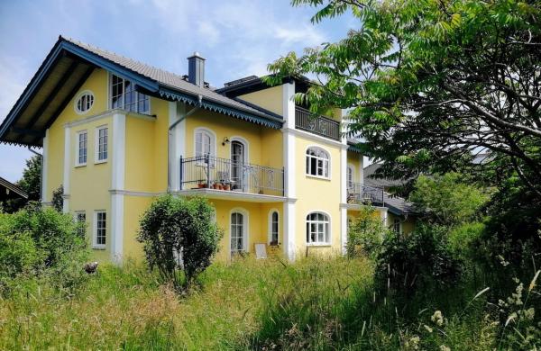 Ferienwohnung In Seenaher Künstlervilla In Gstadt - Chiemsee
