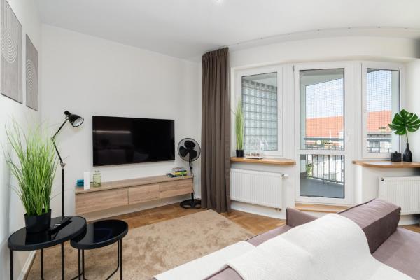 Modern&cozy Garbary Apartment With Parking And Balcony By Noclegi Renters - Poznań