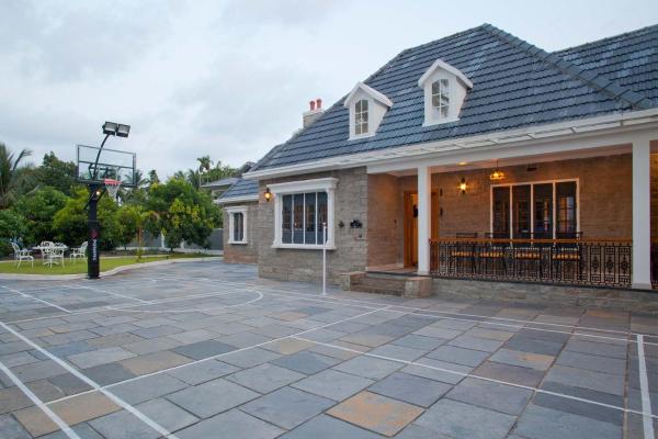 Stayvista At The Stone Villa With Basketball Court - Kozhikode