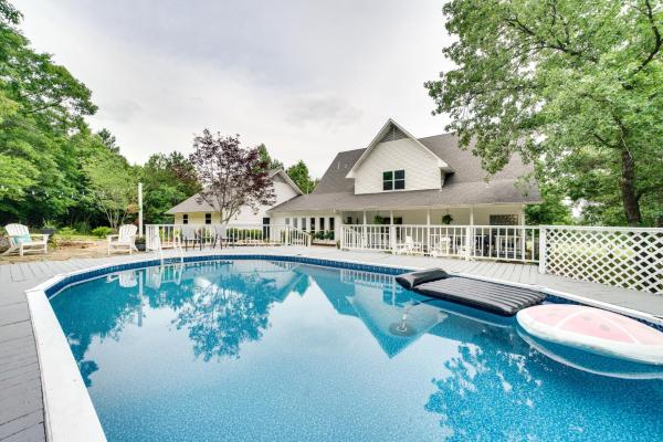 Spacious Getaway By Wolf Pen Gap 15 Acres And Pool! - Mena, AR