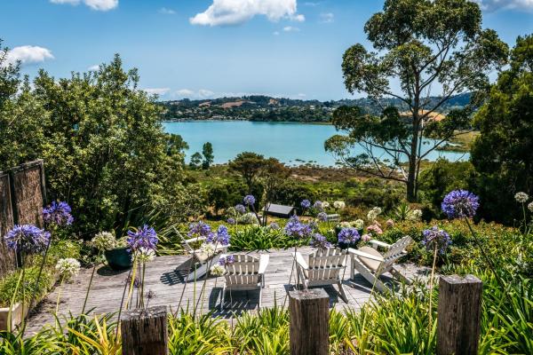 The Winemaker's Cottage - Coast & Country - Maraetai