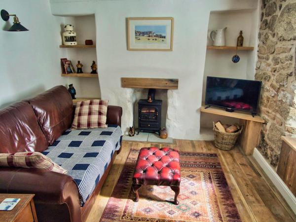 Knocker Cottage Is A 3 Bedroom Made Up Of 1 Double Bedroom And 2 Small Double Bedrooms In Small Village 10 Min To Beaches - Troon