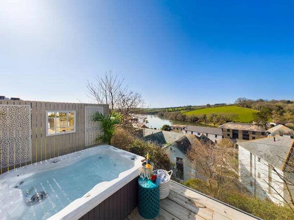 Paddlers View - Luxurious 2 Bed, Hot Tub. Town Centre, Water Views - Devon