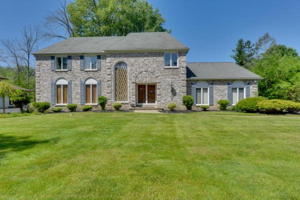 Spacious Buffalo Brick Home W/ Backyard! - Buffalo, NY