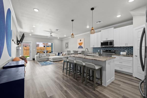 Beautiful New 3 Bedroom Townhouse W/ Private Pool - Corpus Christi, TX