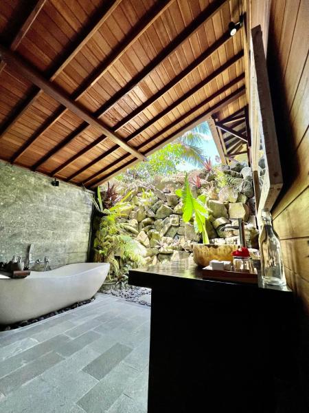Wonderful Wooden Villa Jungle View Ubud - Ubud