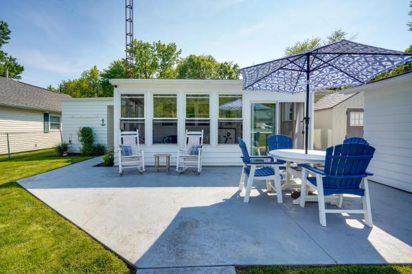 Waterfront Lakeview Cottage With Dock And Lift! - Indian Lake, OH