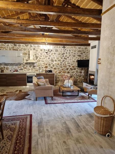 Stone House - Πέτρινο Σαλέ - Euböa