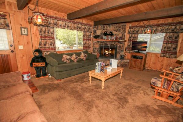 Cardinal Ridge - Rustic Cabin With Stellar Outdoor Features! Wrap-around Deck And Large Yard! - Big Bear, CA